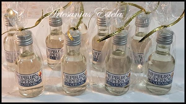Mini-Botellitas-de-Vino-Personalizadas - Artesanias Estela