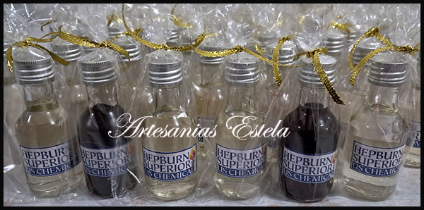 Mini-Botellitas-de-Vino-Personalizadas - Artesanias Estela